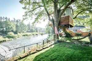 TREE HOUSES Rentals | treehouses stay | Tree houses Rental