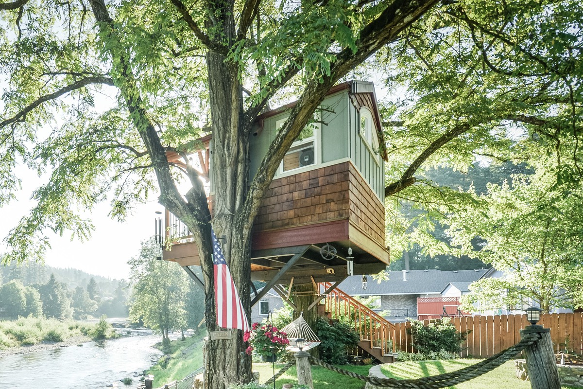 Tree House Getaways | glampinghub.com