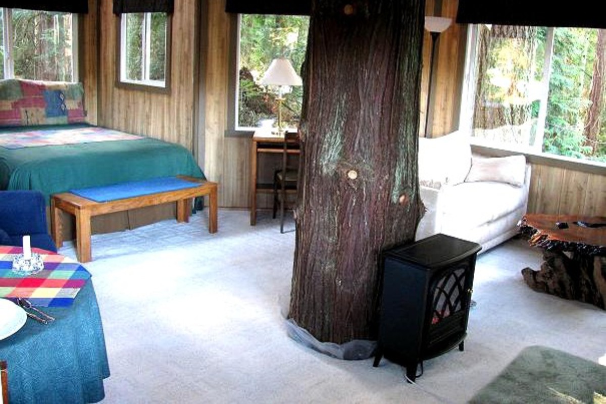 Tree House Getaways | glampinghub.com