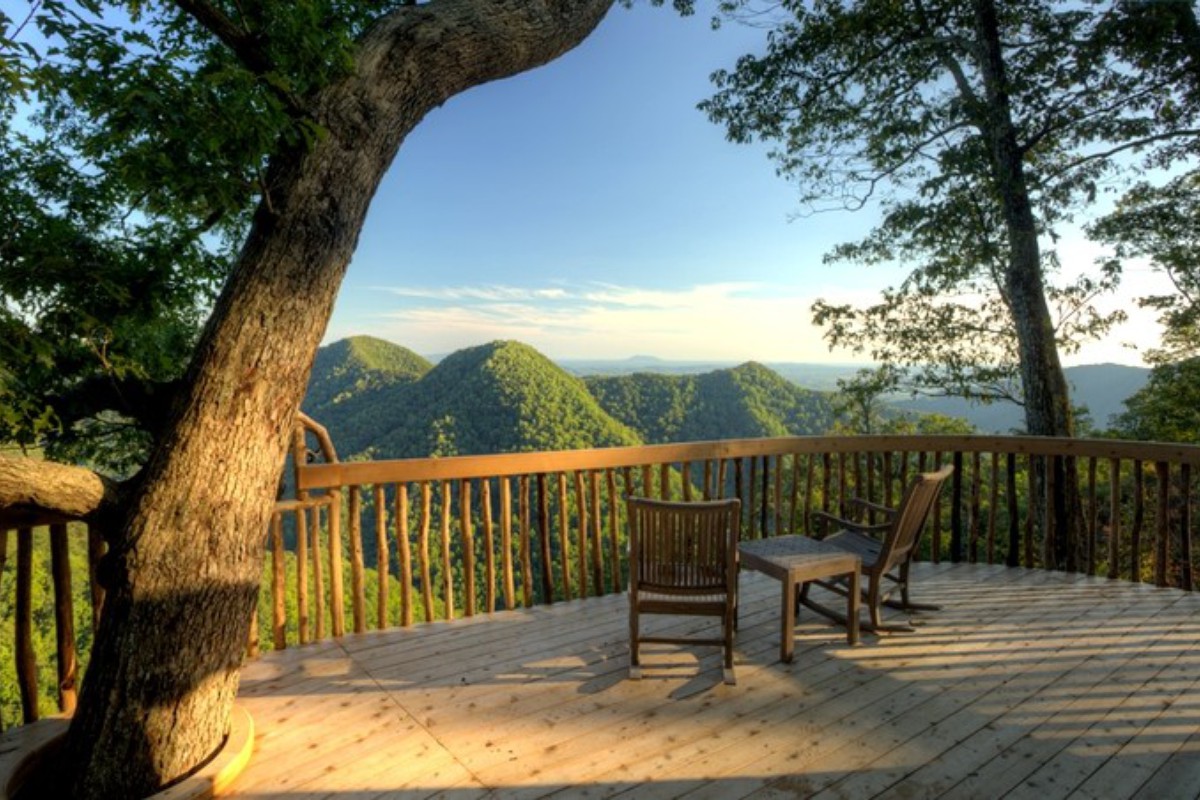 Tree House Getaways | glampinghub.com